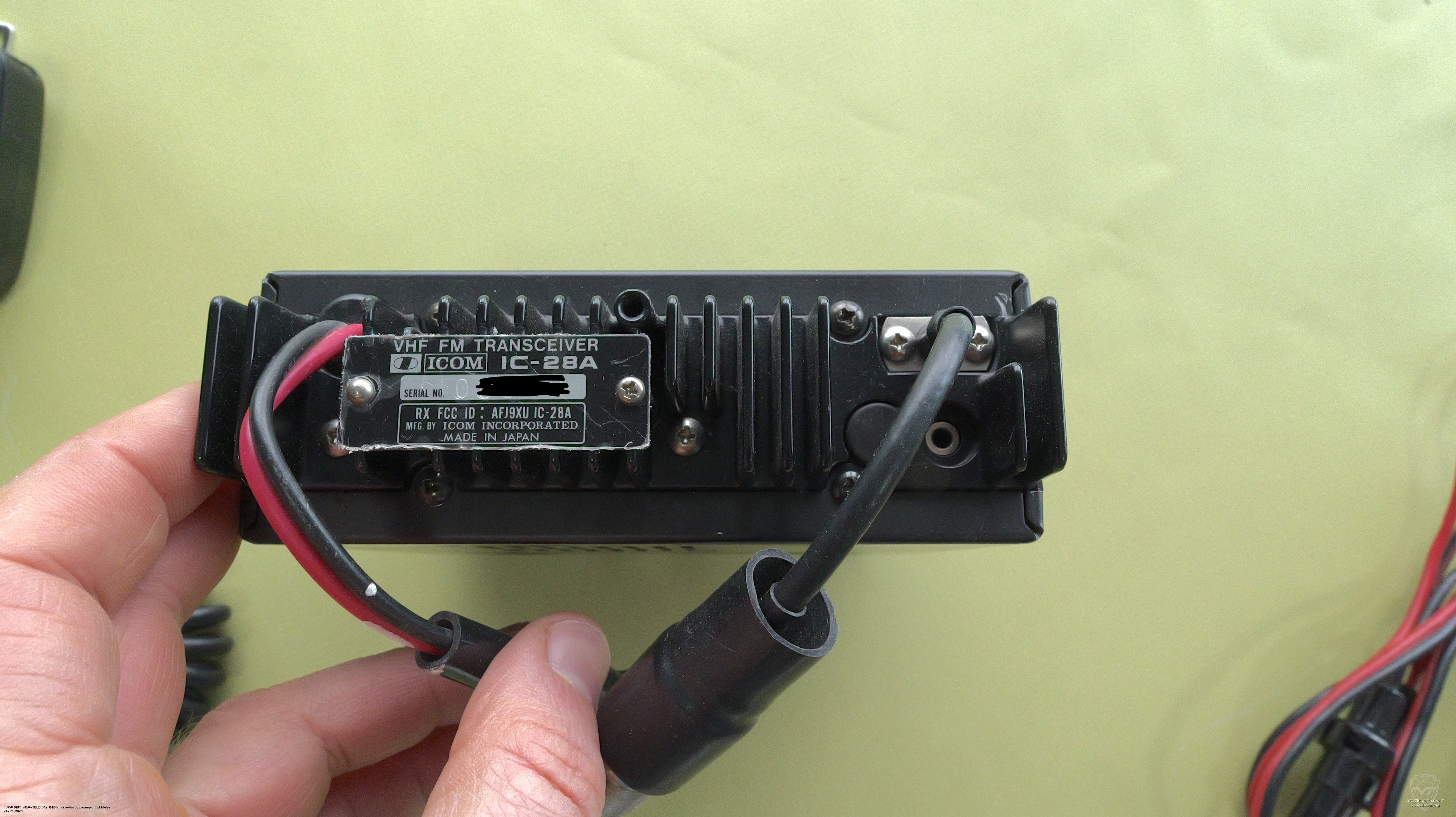 Вид радиостанции Icom IC-28A сзади | фотография от ЗАО Вива-Телеком